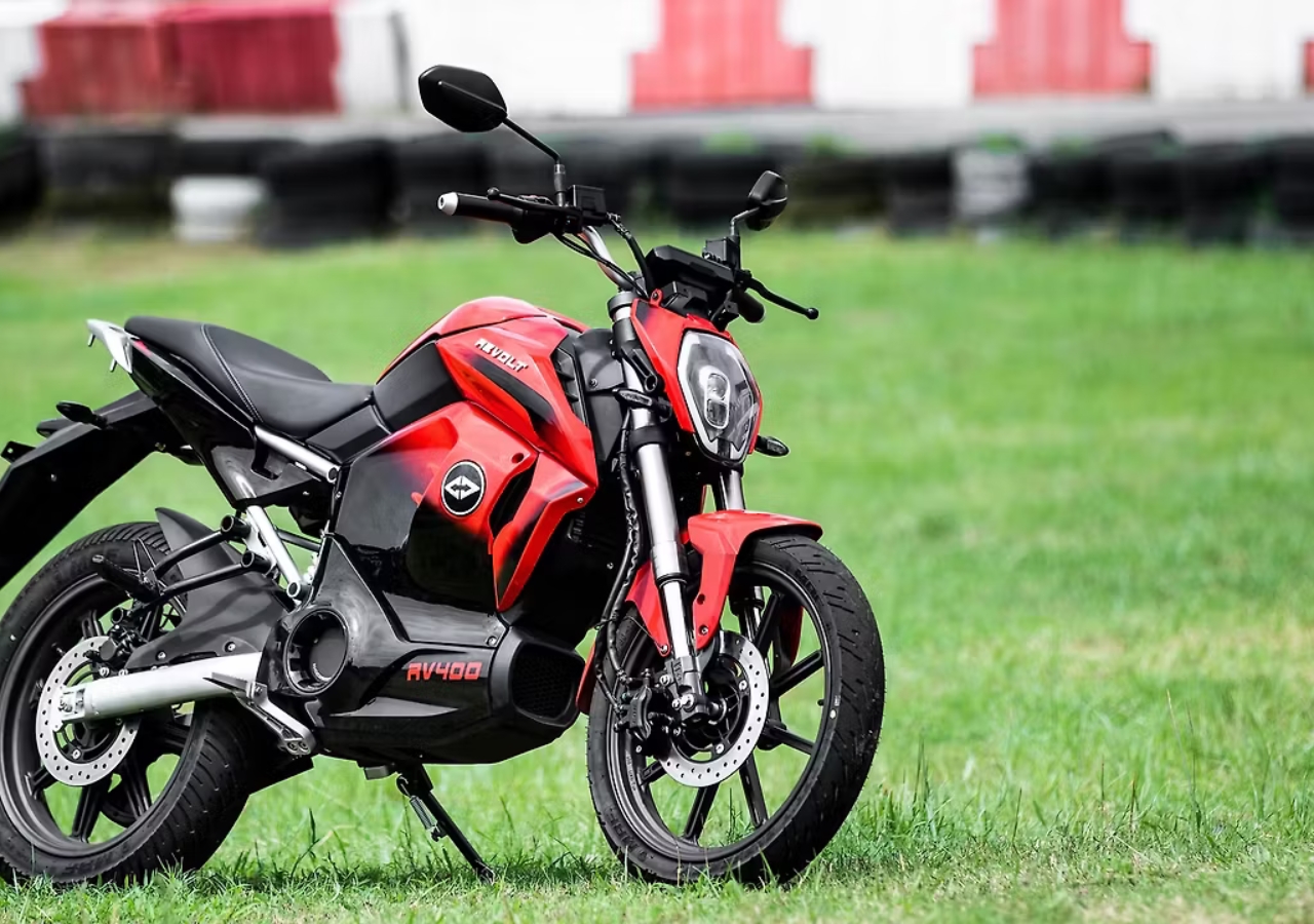 What’s New in Revolt RV 400 2025? Design, Performance & Connectivity ...