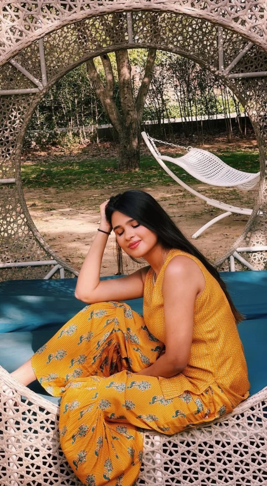 Kumar Vishwas Daughter Agrata Most Beautiful & Hot Look Trend On Youtube, Must See - Times Bull