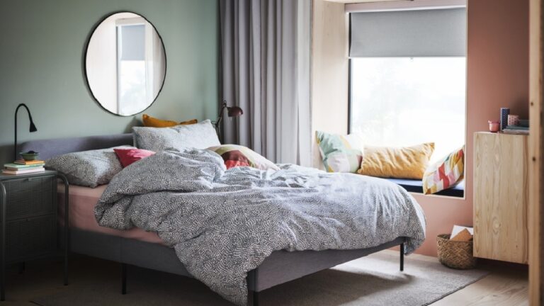 Mirror Facing Your Bed? The Surprising Vastu Link to Relationship ...