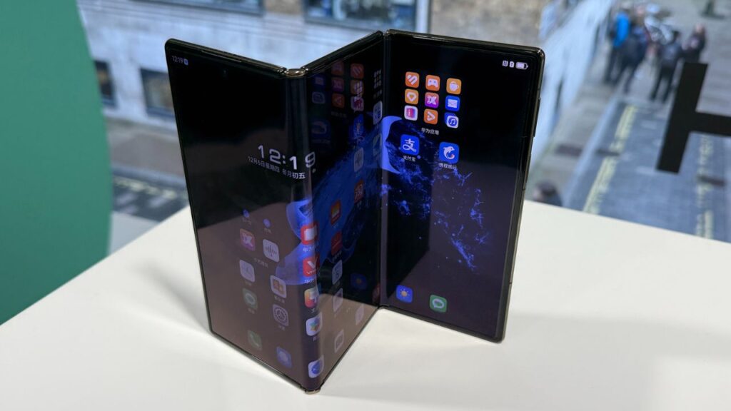 First Detailed Look at the Samsung Galaxy Z TriFold: This Foldable ...